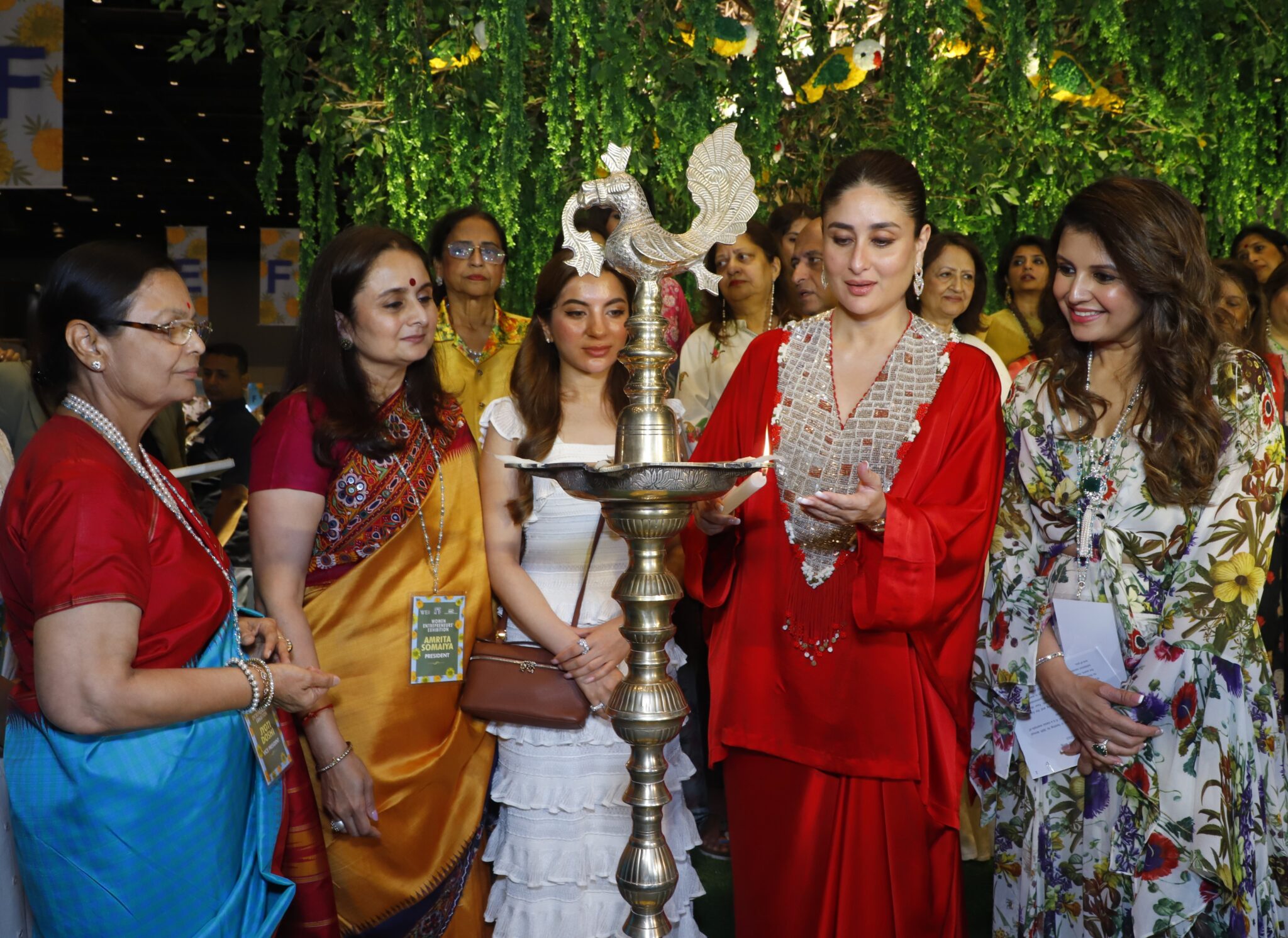 Kareena Kapoor Opens Women Entrepreneurs’ Exhibition – Gems2Jewellery